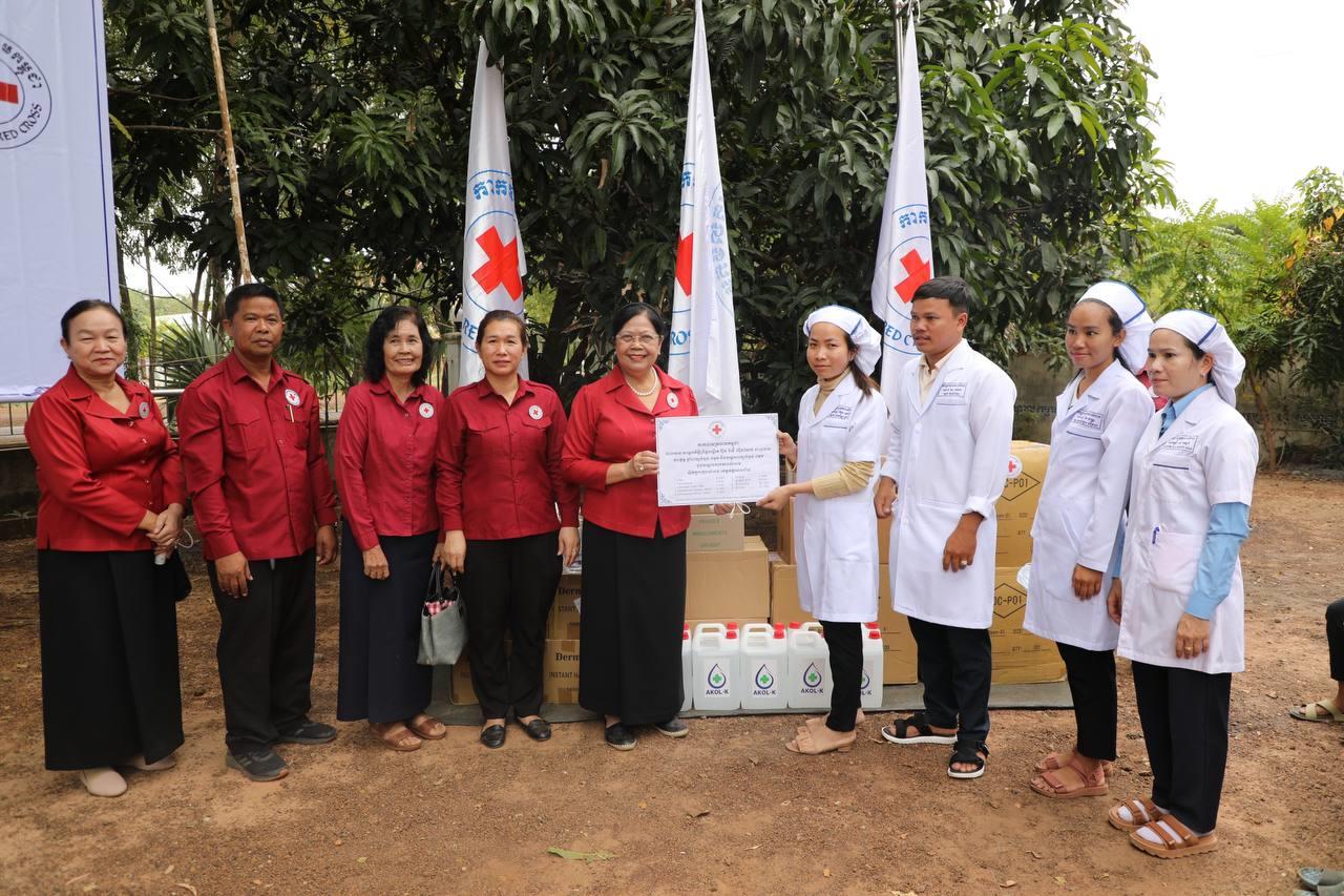 កាកបាទក្រហមកម្ពុជា ផ្ដល់អំណោយជាថ្នាំពេទ្យ ...