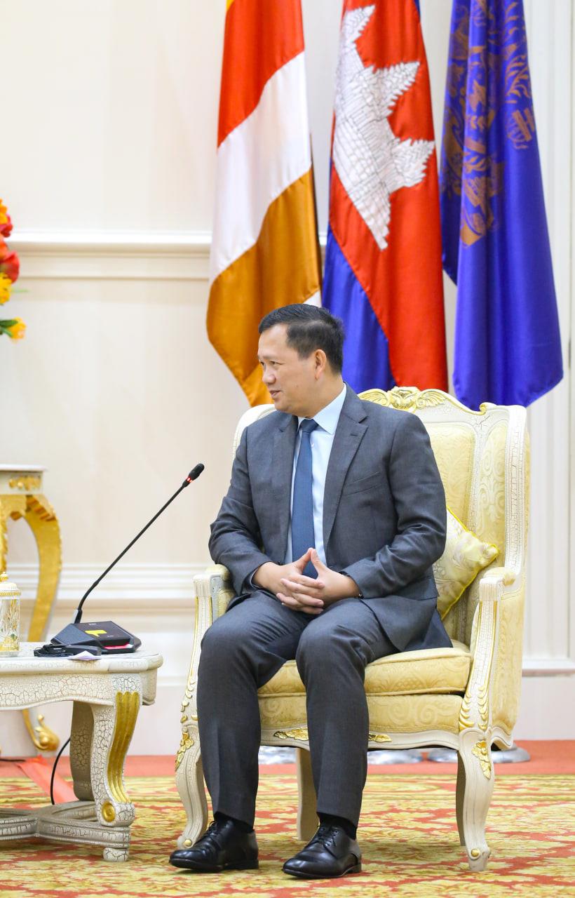 សម្តេចធិបតី ហ៊ុន ម៉ាណែត អនុញ្ញាតឱ្យឯកអគ្គរដ្ឋទូតកាណាដា ...