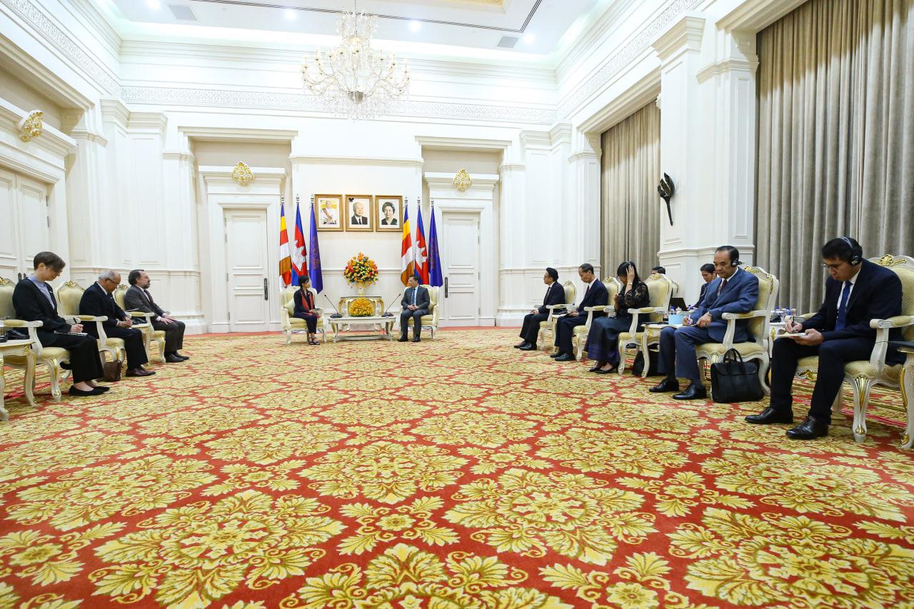 សម្តេចធិបតី ហ៊ុន ម៉ាណែត អនុញ្ញាតឱ្យឯកអគ្គរដ្ឋទូតកាណាដា ...