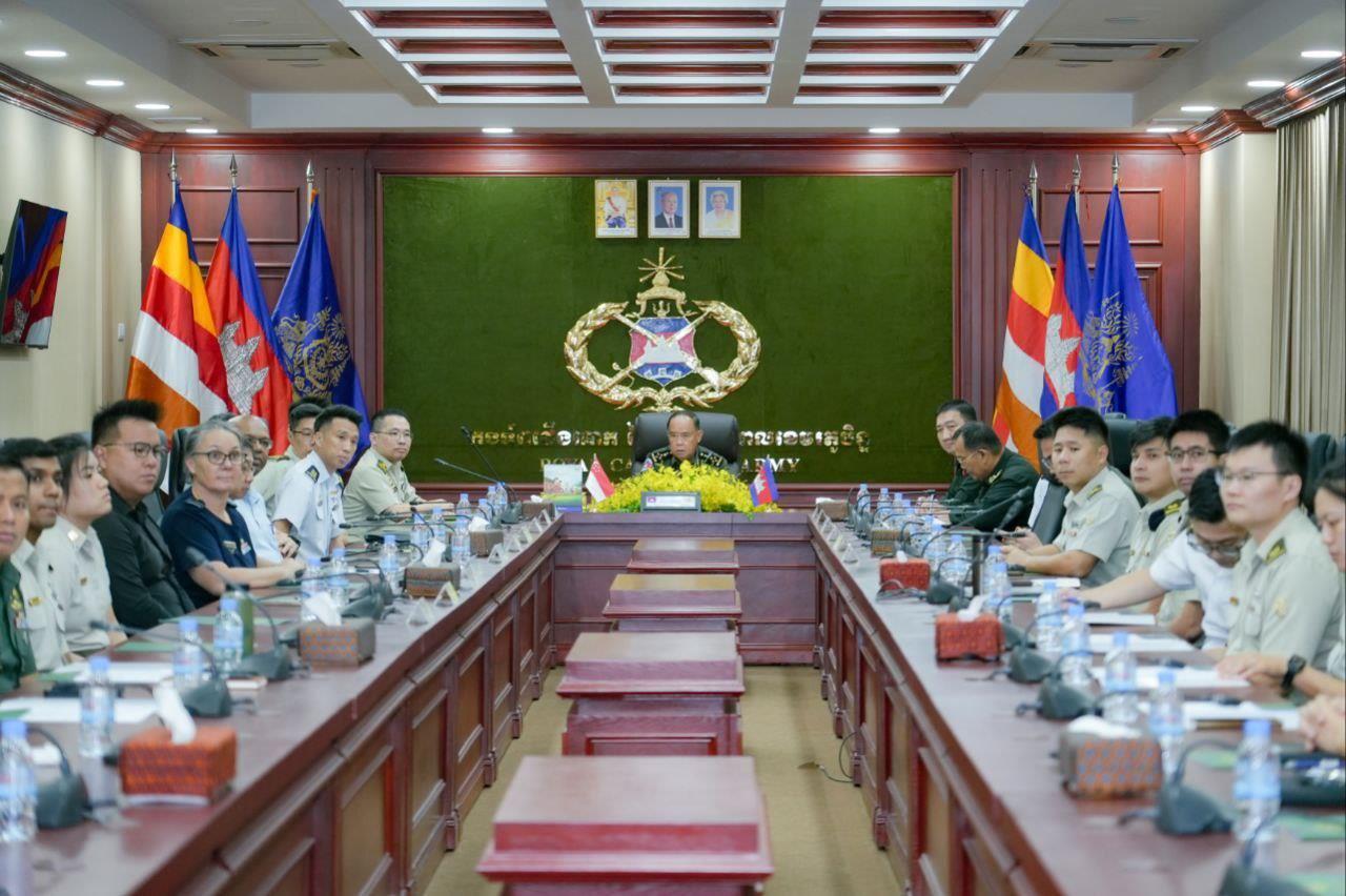 ប្រតិភូមហាវិទ្យាល័យបញ្ជាការសេនាធិការ GOH KENG SWEE នៃកងទ័ពសិង្ហបុរី ...
